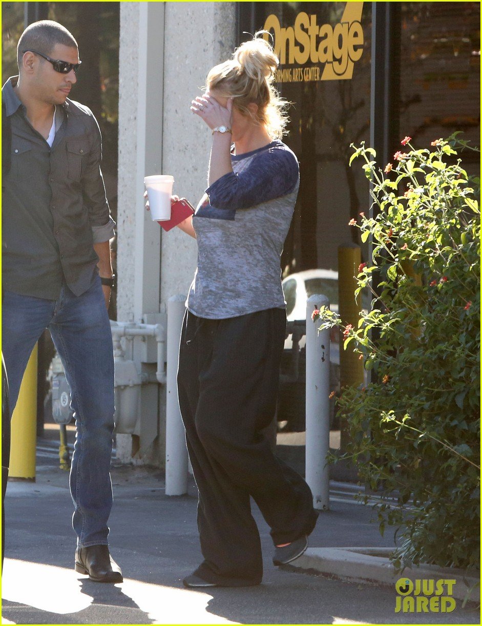 Britney Spears Hits Dance Studio During Two Week Twitter Break: Photo ...