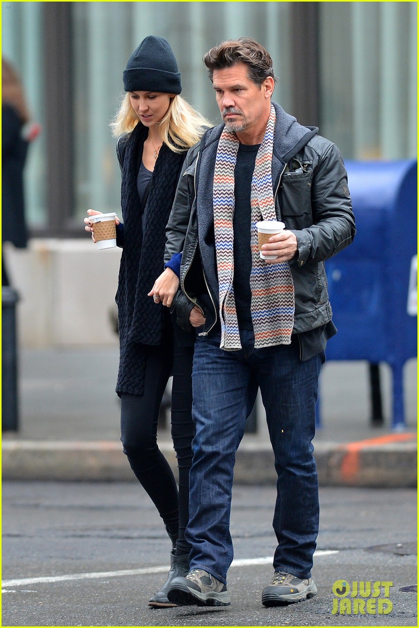 Josh Brolin & His Girlfriend Kathryn Boyd Keep Close For Their Coffee ...