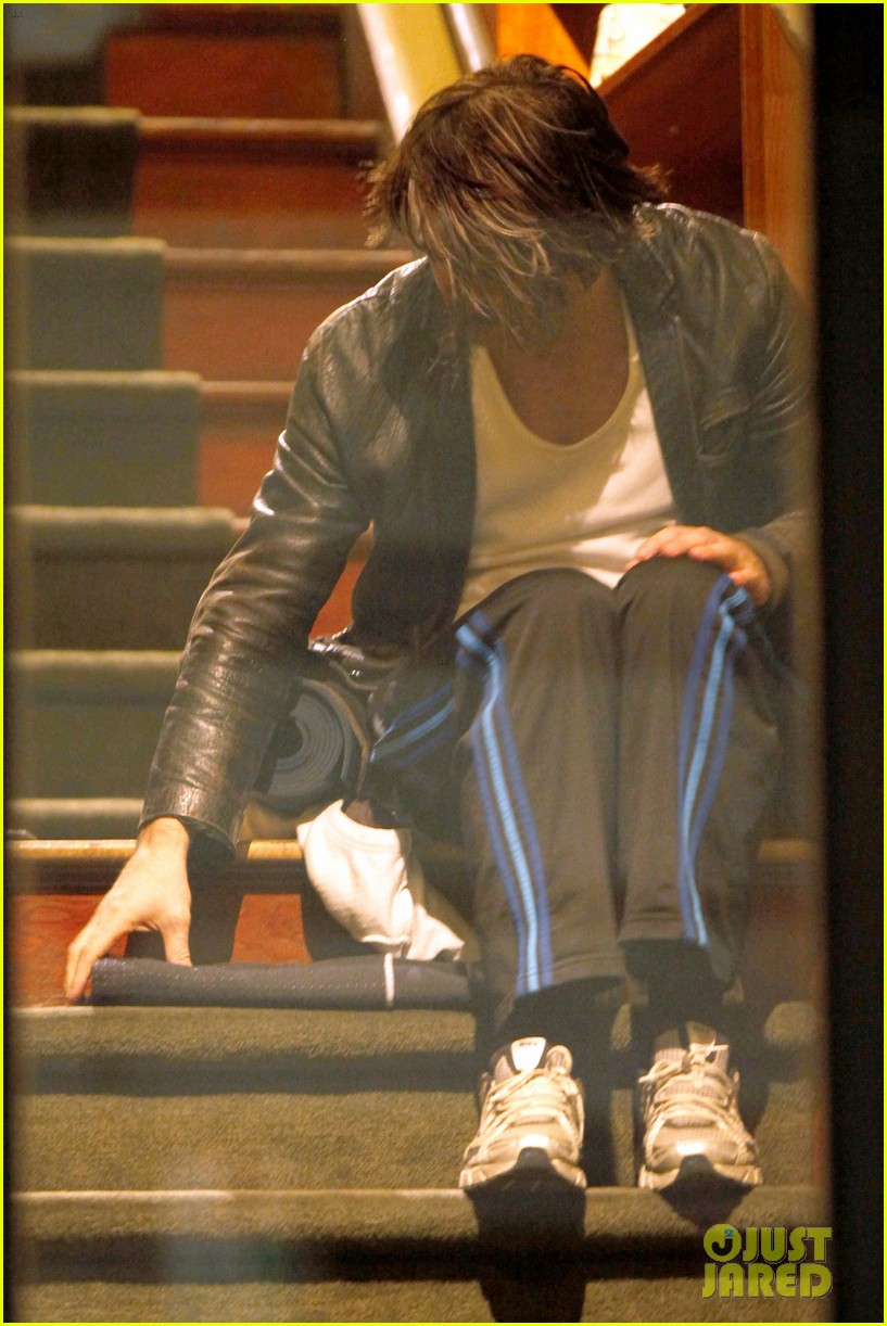 Colin Farrell Keeps Long Hair in Headband for Yoga Class: Photo 3272122 ...