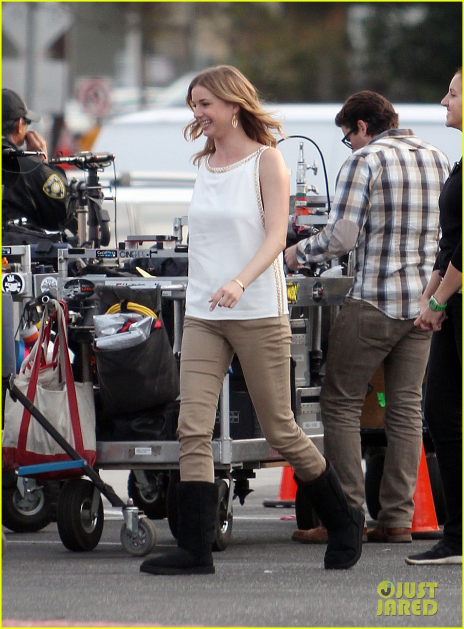 Emily VanCamp Brings a Rare Smile to the 'Revenge' Set: Photo 3275422 ...