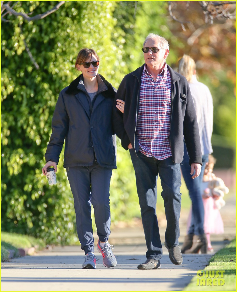 Jennifer Garner & Victor Garber Stage 'Alias' Reunion at Lunch!: Photo ...