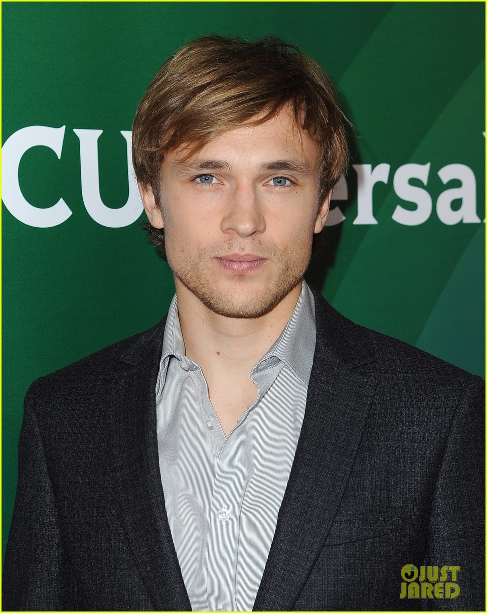 Elizabeth Hurley's 'The Royals' Renewed For Second Season Ahead Of ...