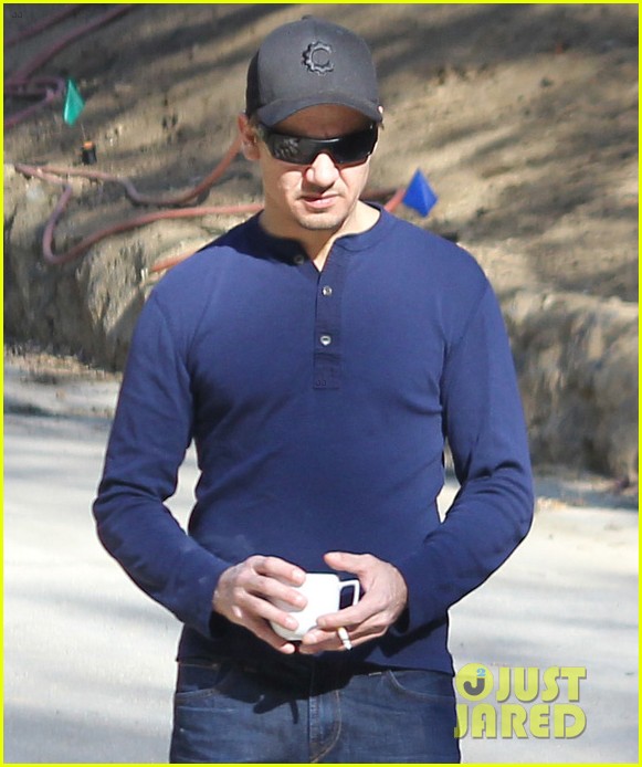 Jeremy Renner Suits Up as Hawkeye Again, But Can't Say Why: Photo ...