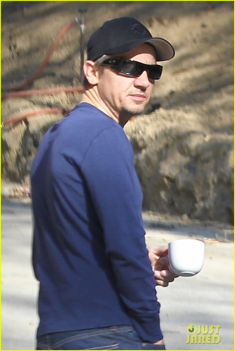 Photo: jeremy renner suits up hawkeye reshoots 03 | Photo 3275383 ...