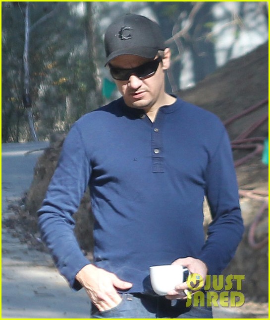 Photo: jeremy renner suits up hawkeye reshoots 05 | Photo 3275385 ...