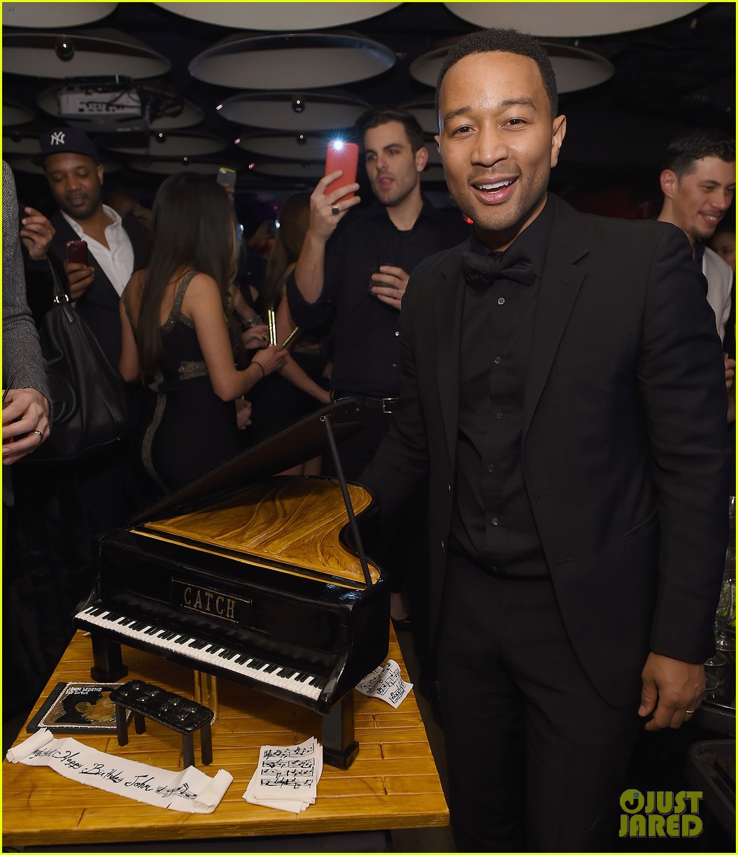 Kim Kardashian & Kanye West Pack on the PDA During John Legend's ...