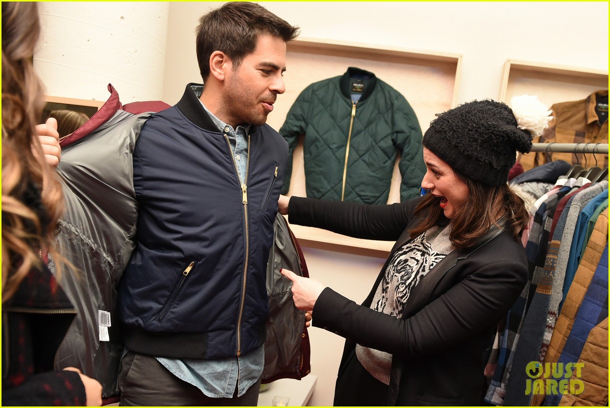 Mindy Kaling & Eli Roth Take the Cutest Selfie Ever at Sundance Film ...