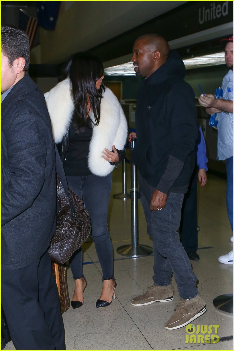 Kim Kardashian & Kanye West Fly the Skies to NYC Together: Photo ...