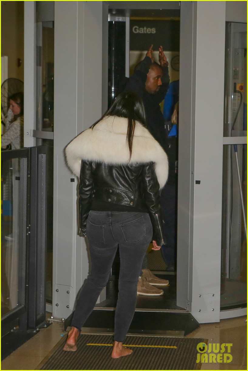 Kim Kardashian & Kanye West Fly the Skies to NYC Together: Photo ...