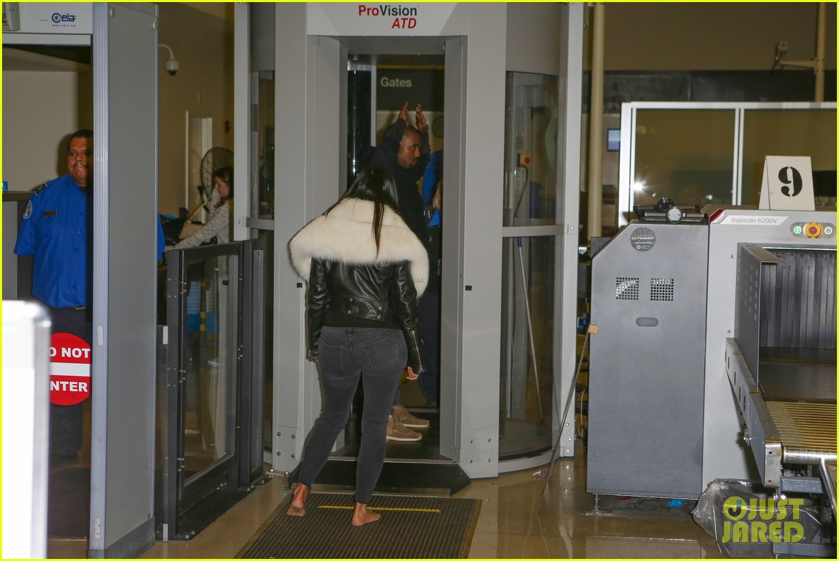 Kim Kardashian & Kanye West Fly the Skies to NYC Together: Photo ...