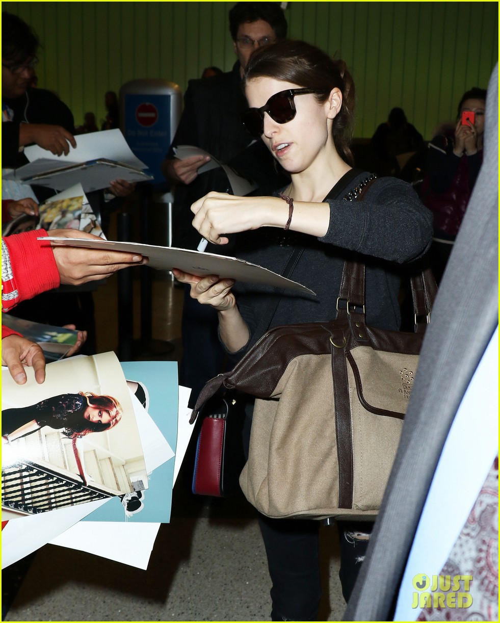 Anna Kendrick Says Standing Next To A Green Bay Packer Is Like Standing ...