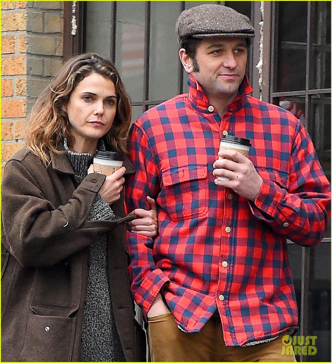 Keri Russell & Matthew Rhys Couple Up for Rainy Brooklyn Stroll: Photo ...