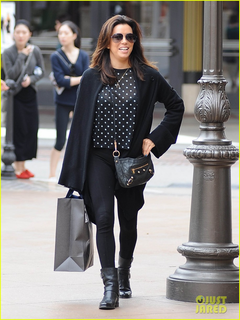 Eva Longoria Celebrates the Weekend with 'Wine O'Clock': Photo 3292601 ...