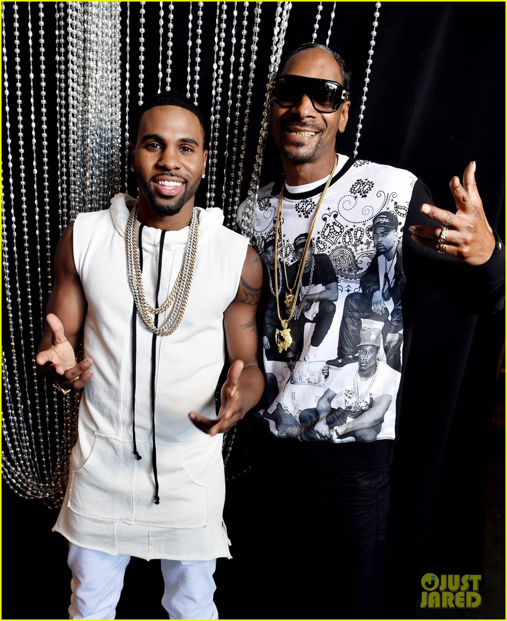 Meghan Trainor & Jason Derulo Perform on NYE in Hollywood: Photo ...