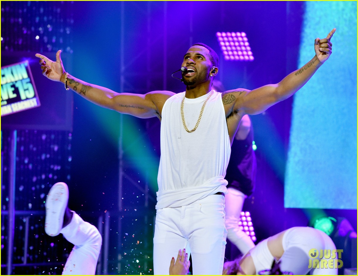 Meghan Trainor & Jason Derulo Perform on NYE in Hollywood: Photo ...