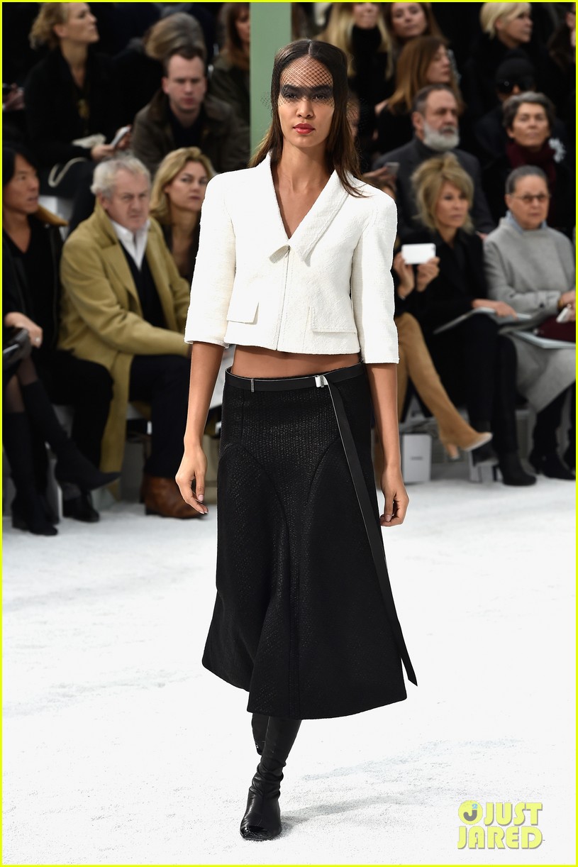 Dylan Penn & Joan Smalls Bring Their Modelesque Figures to Paris ...