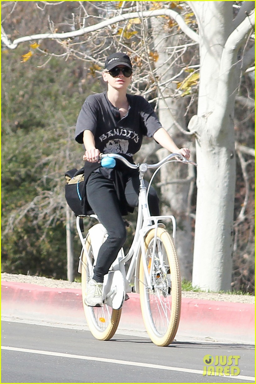 Chris Pratt & Anna Faris Spend Time Together For a Family Bike Ride ...