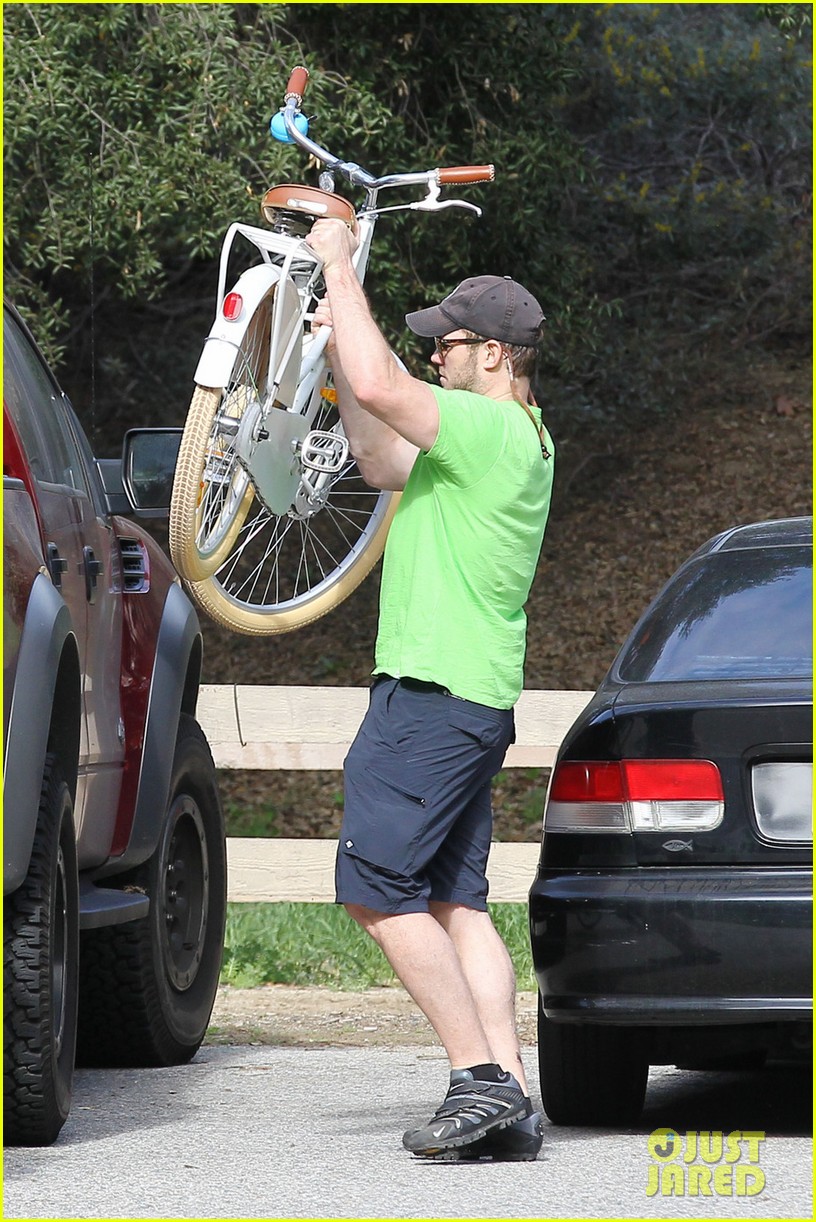Chris Pratt & Anna Faris Spend Time Together For a Family Bike Ride ...