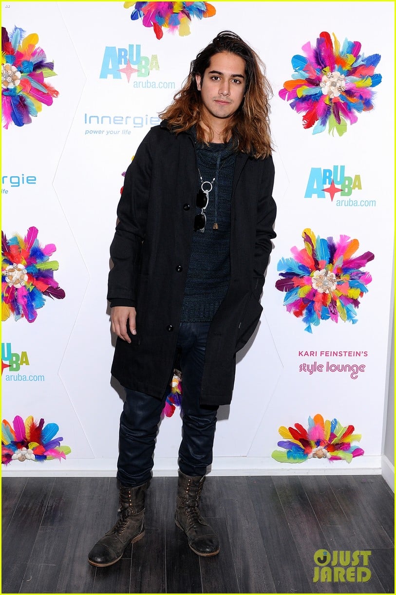 Nikki Reed Covers Engagement Ring with Gloves at Sundance!: Photo ...