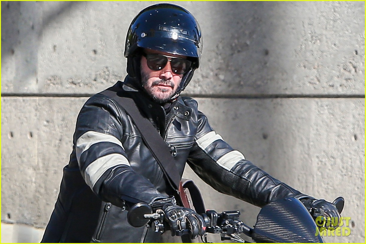 Keanu Reeves Starts His New Year with a Ride on His Motorcycle: Photo ...