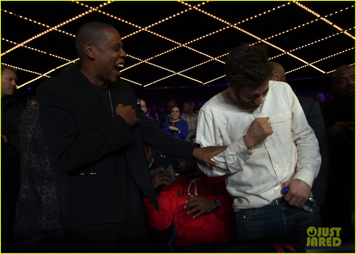 Rihanna & Jake Gyllenhaal Sit Front Row at NYC Boxing Event: Photo ...