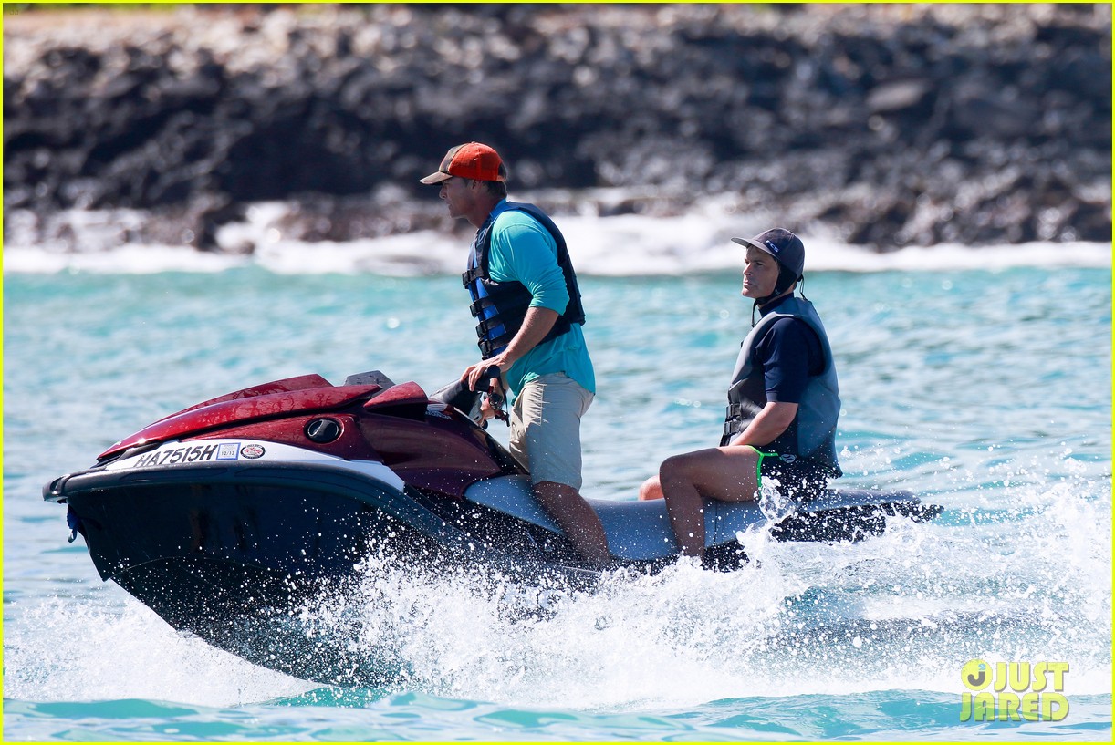 Rob Lowe Shows Off His Shirtless Body On His New Year's Vacation: Photo ...