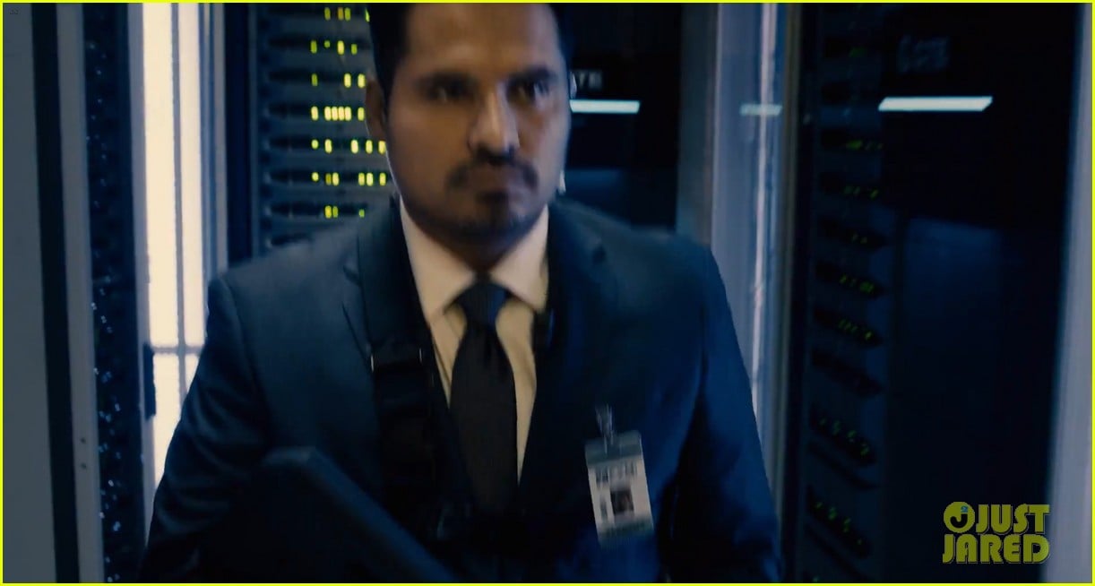 Paul Rudd Displays Ripped Six Pack Abs in 'Ant-Man' Trailer!: Photo ...