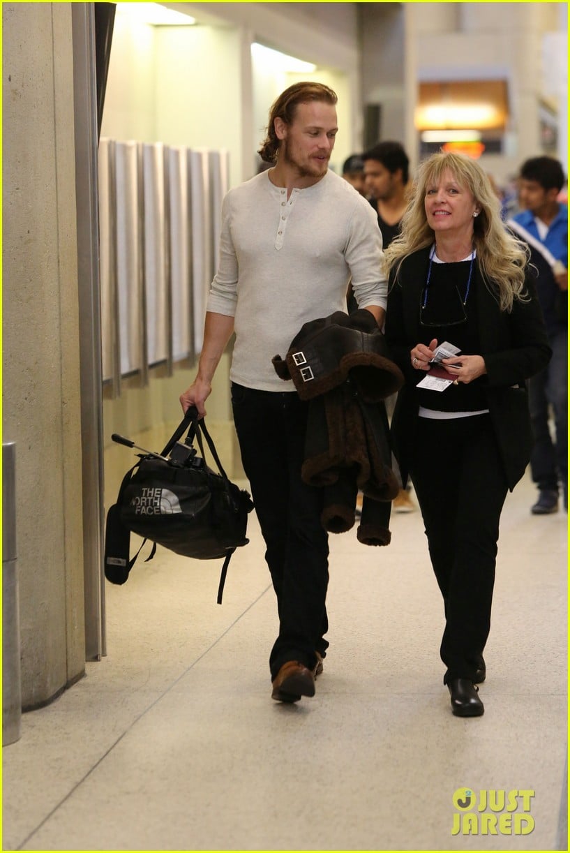 Outlander's Sam Heughan Flies Out of Town Looking Swoon-Worthy!: Photo ...