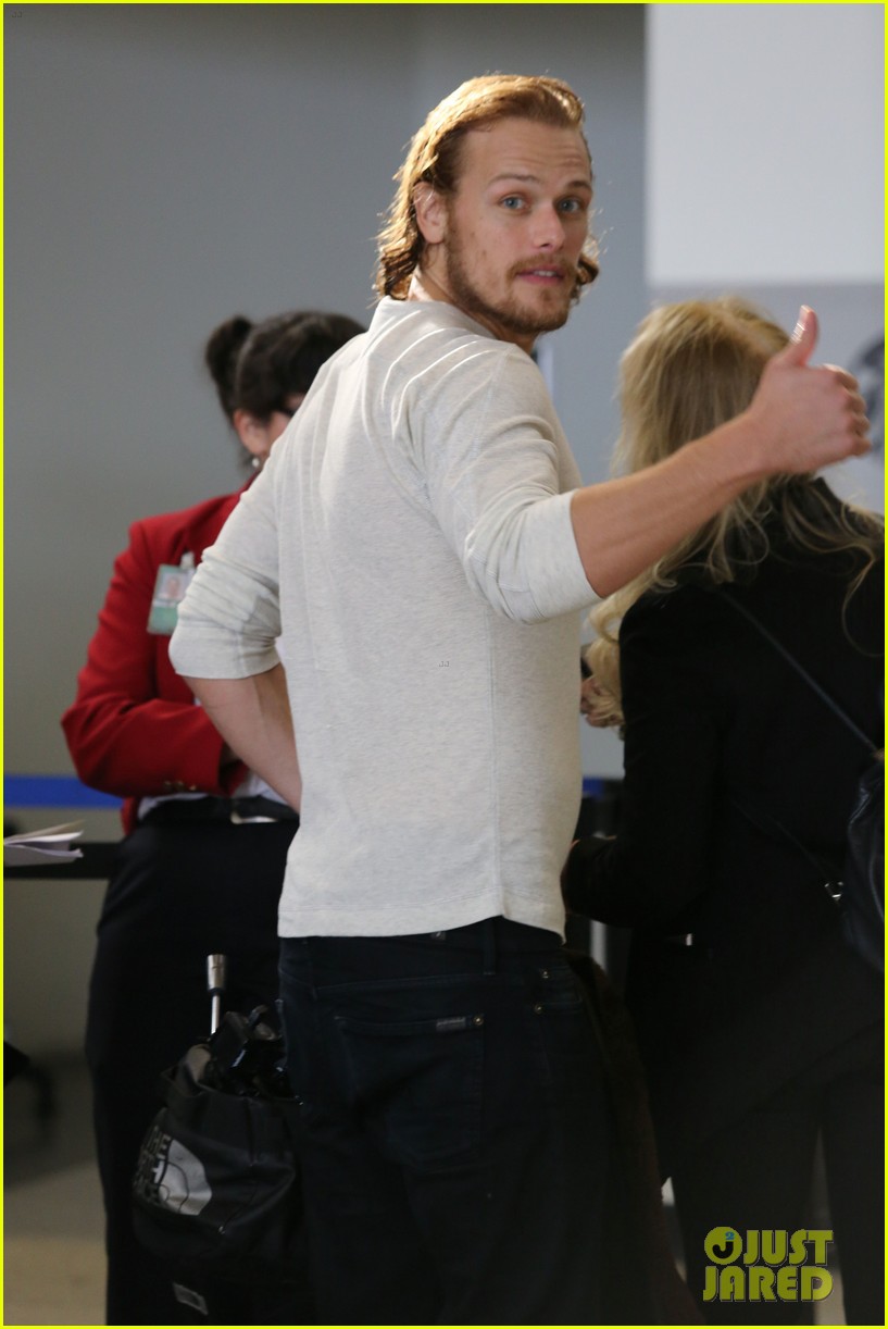 Outlander's Sam Heughan Flies Out of Town Looking Swoon-Worthy!: Photo ...