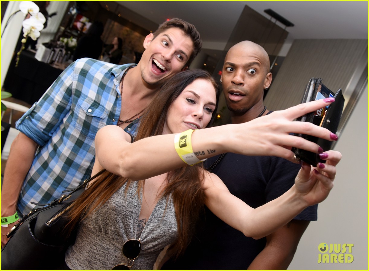 Hailee Steinfeld & Miles Teller Stock Up on Goodies at Pre-Golden ...