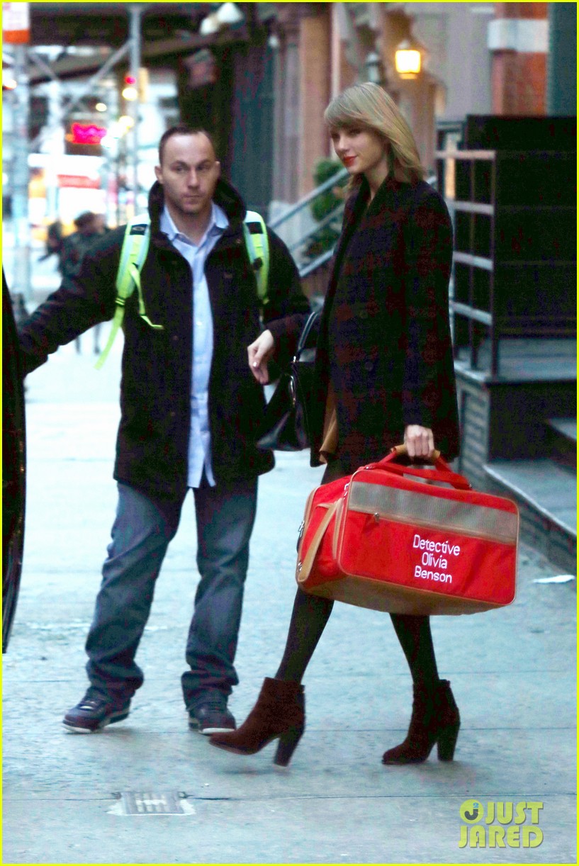 Taylor Swift Loves the Cop Singing 'Shake It Off' : Photo 3284059 ...