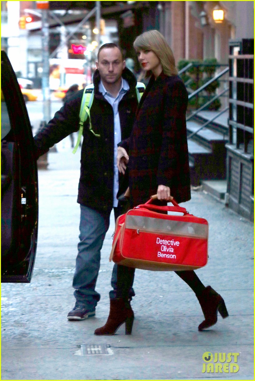 Taylor Swift Loves the Cop Singing 'Shake It Off' : Photo 3284060 ...