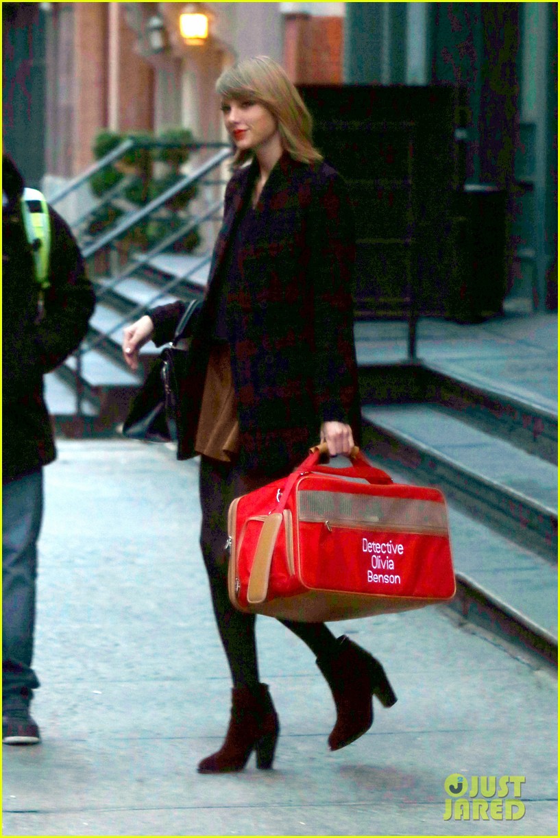 Taylor Swift Loves the Cop Singing 'Shake It Off' : Photo 3284061 ...