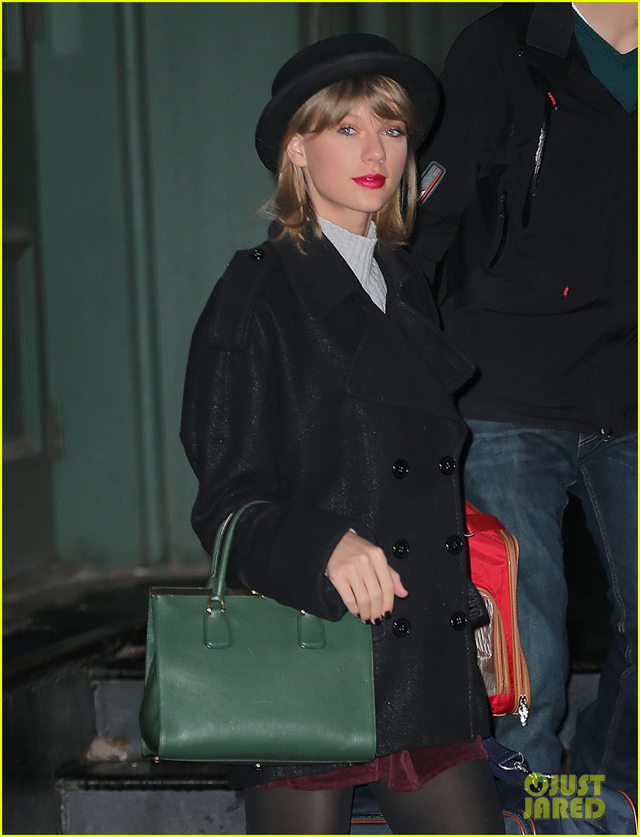 Taylor Swift's Music is Making Shonda Rhimes Very Happy: Photo 3271872 ...