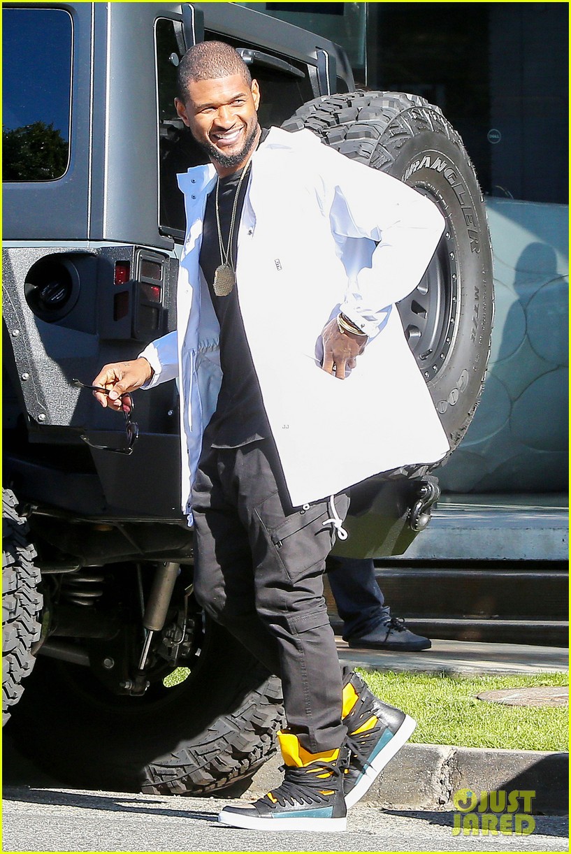 Usher Suffers Red & Bloody Eye Injury at New Year's Eve Party: Photo ...