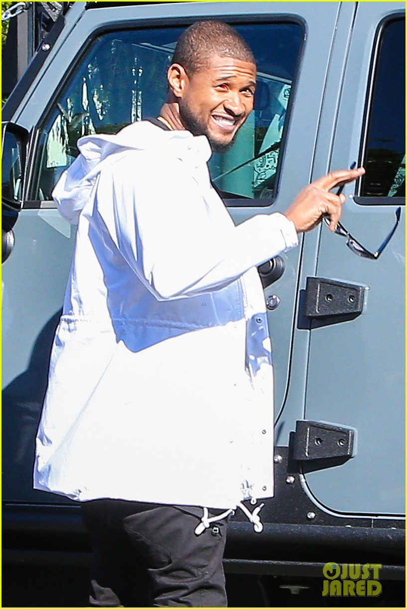 Usher Suffers Red & Bloody Eye Injury at New Year's Eve Party: Photo ...
