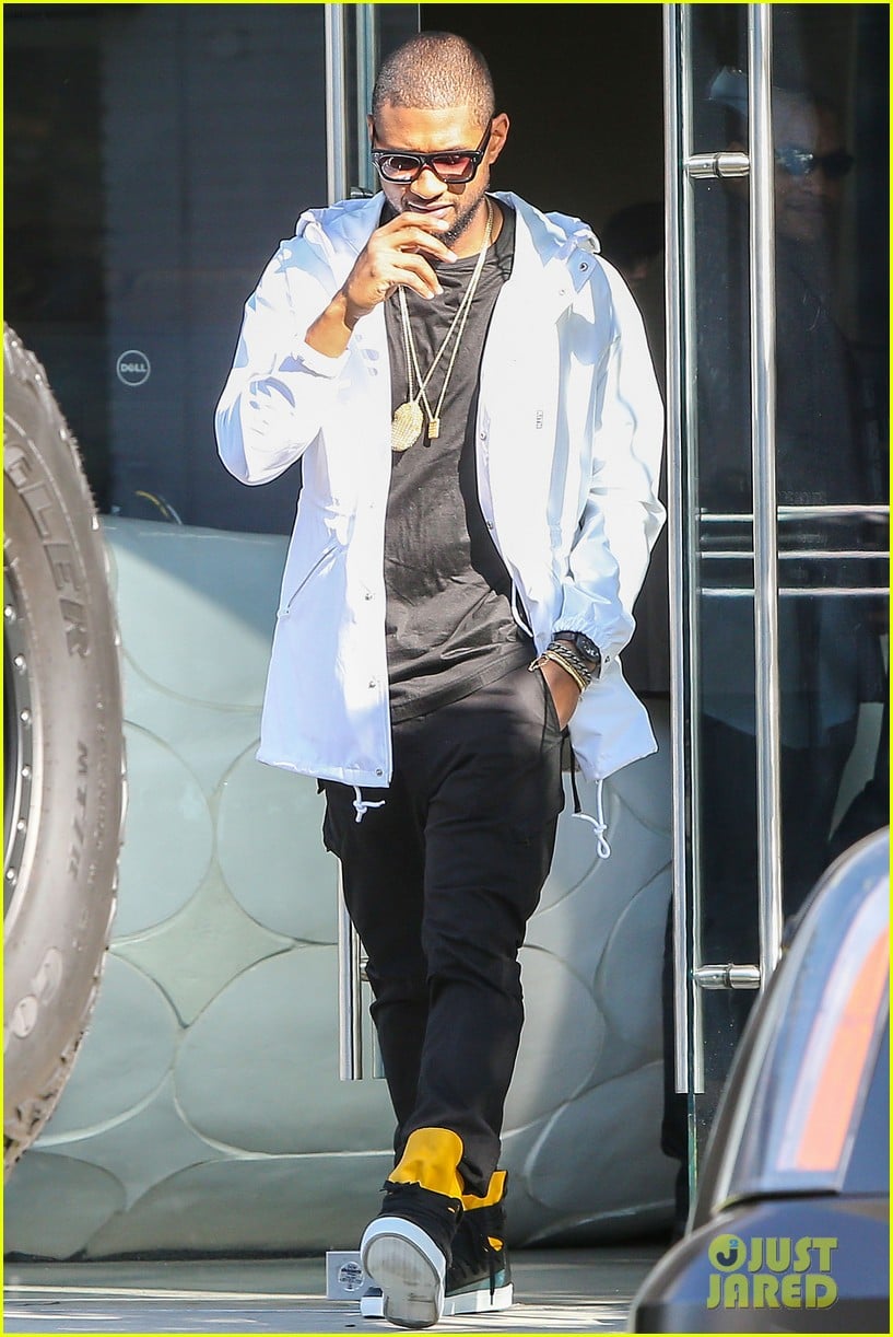 Usher Suffers Red & Bloody Eye Injury at New Year's Eve Party: Photo ...