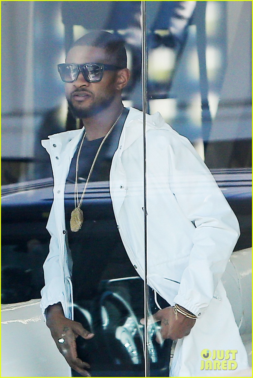 Usher Suffers Red & Bloody Eye Injury at New Year's Eve Party: Photo ...