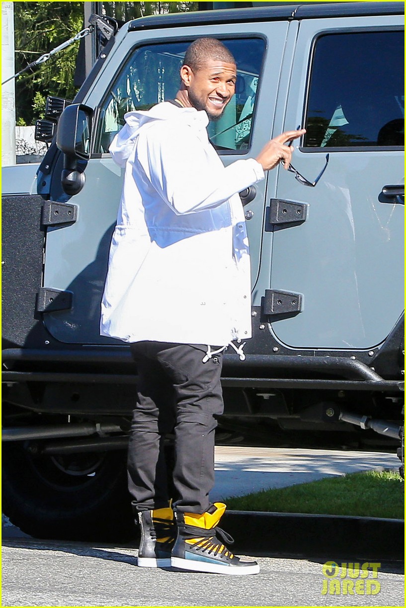 Usher Suffers Red & Bloody Eye Injury at New Year's Eve Party: Photo ...