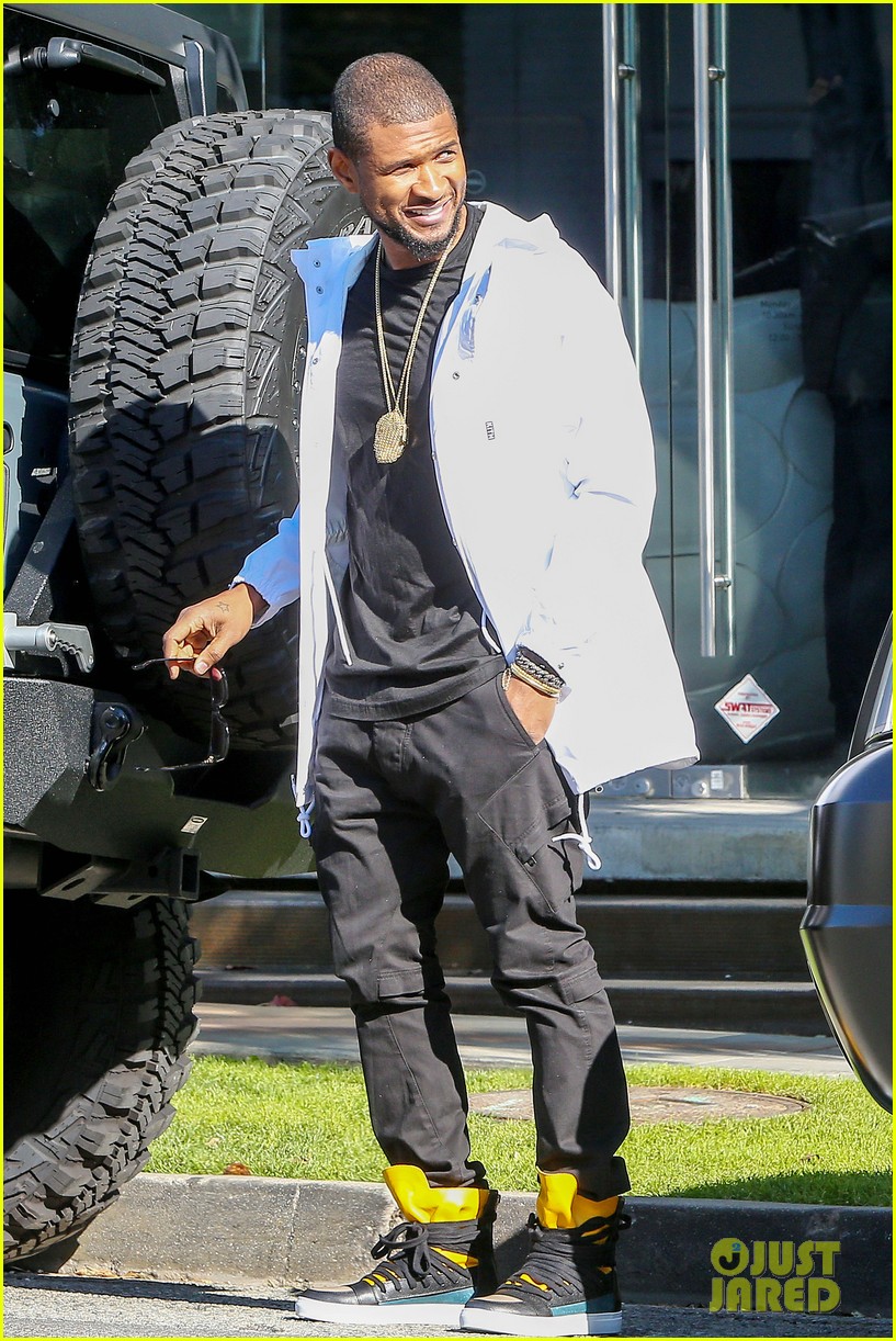 Usher Suffers Red & Bloody Eye Injury at New Year's Eve Party: Photo ...