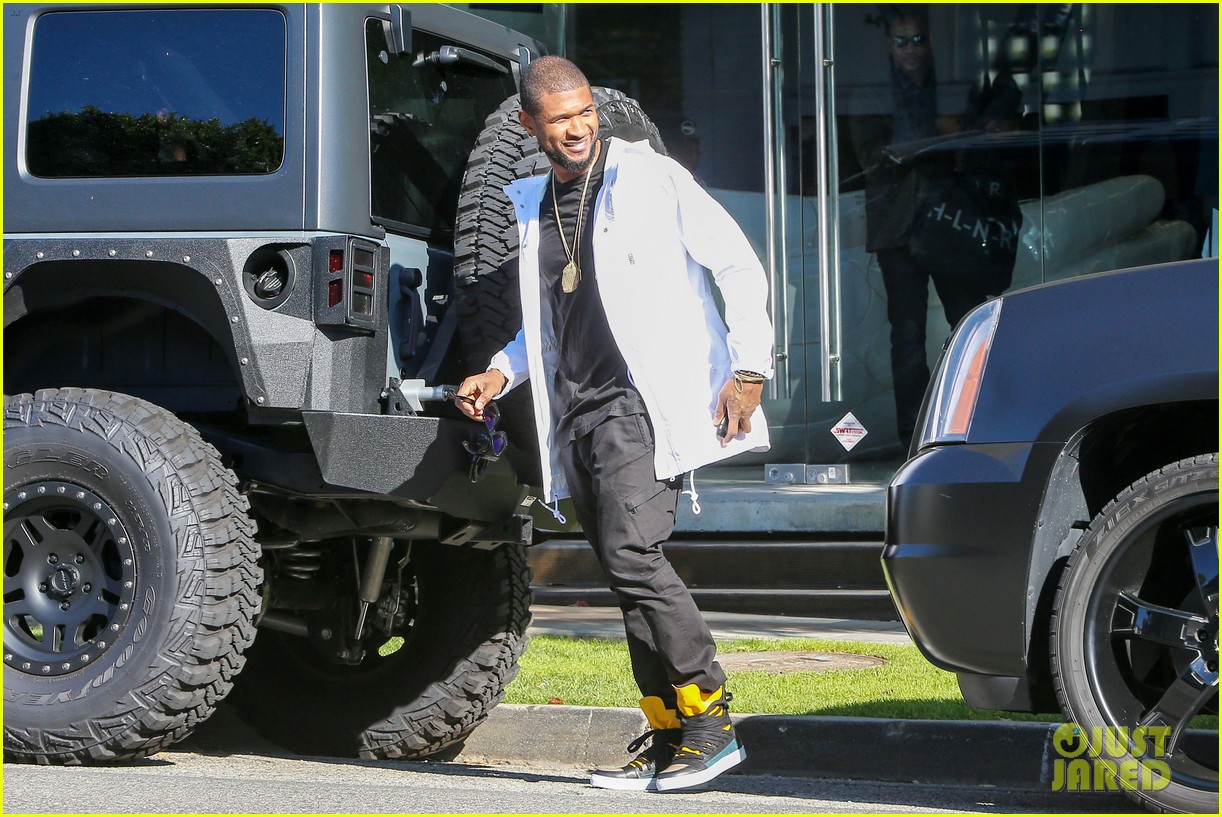 Usher Suffers Red & Bloody Eye Injury at New Year's Eve Party: Photo ...