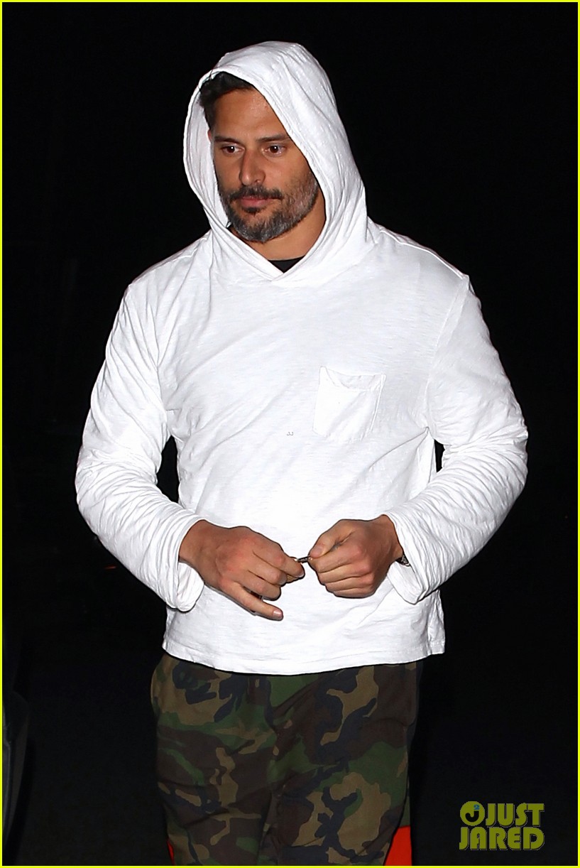 Sofia Vergara's Fiance Joe Manganiello Flaunts Muscles on 'Men's ...