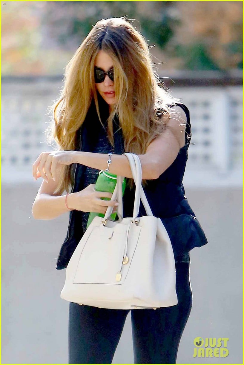 Sofia Vergara's Fiance Joe Manganiello Flaunts Muscles on 'Men's ...