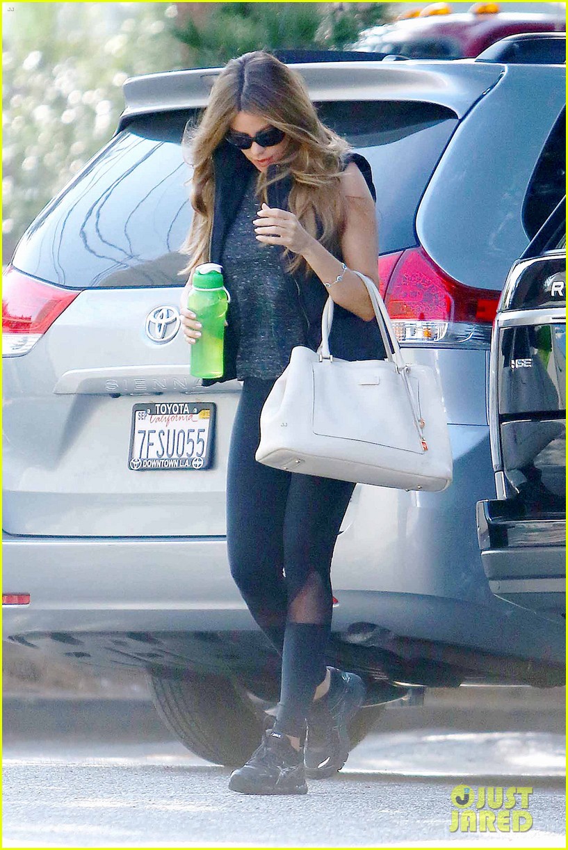 Sofia Vergara's Fiance Joe Manganiello Flaunts Muscles on 'Men's ...