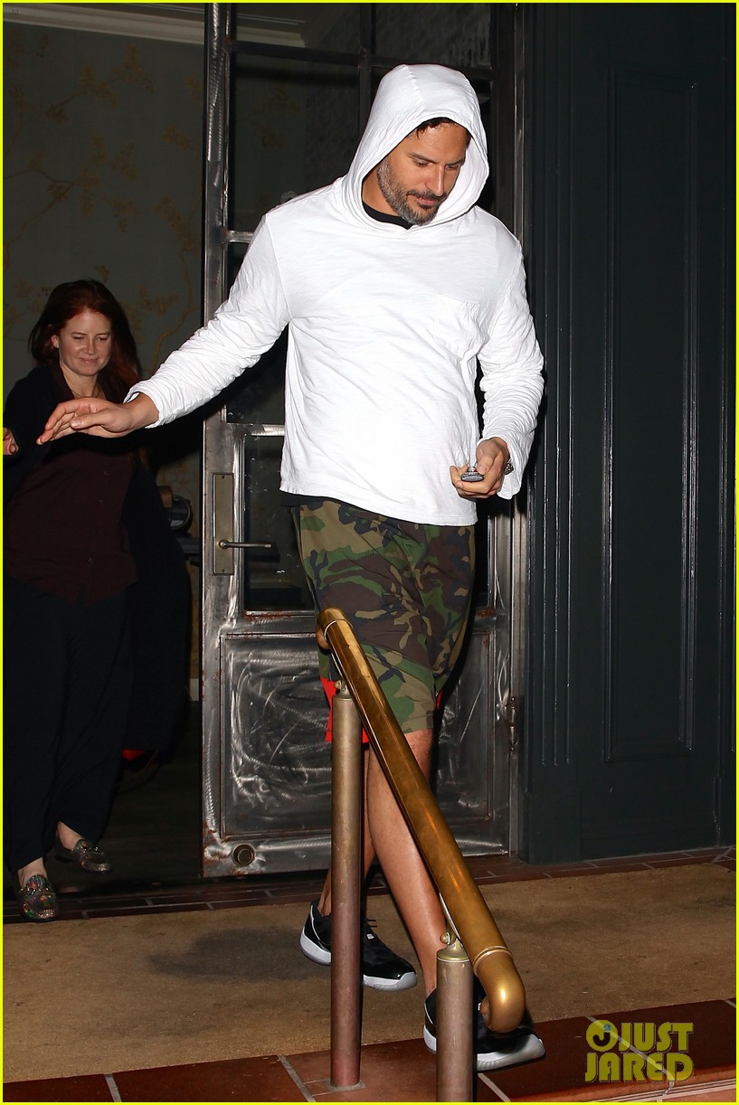 Sofia Vergara's Fiance Joe Manganiello Flaunts Muscles on 'Men's ...