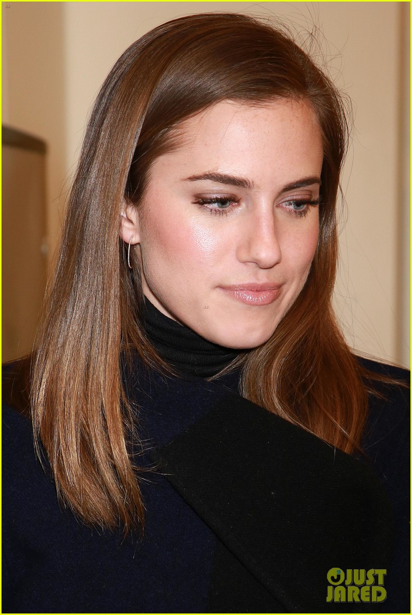 Allison Williams Is Feeling 'Beautiful' for Her Broadway Visit: Photo ...