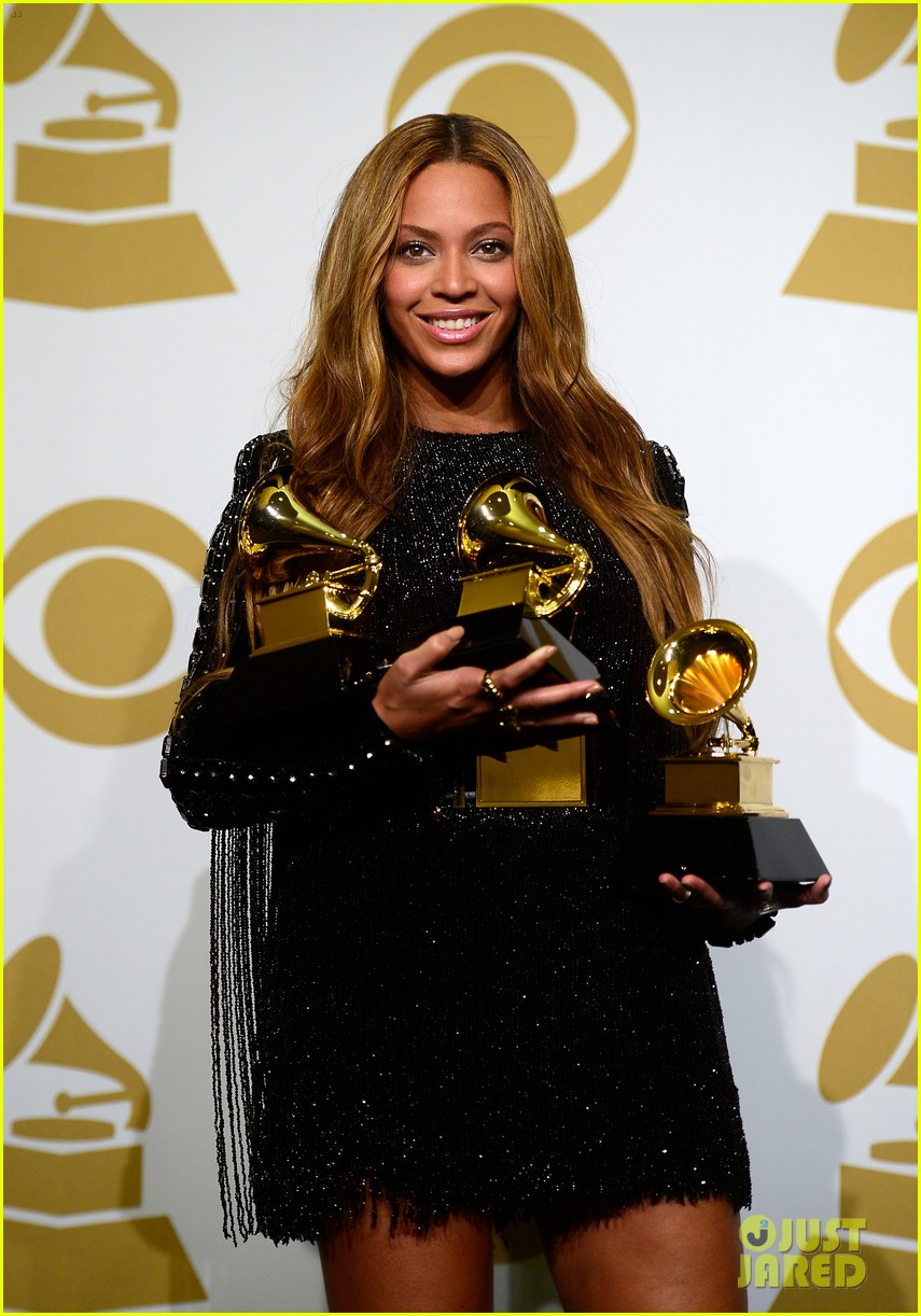 Watch Beyonce React to Kanye West's Grammys Stage Storm: Photo 3299905 ...