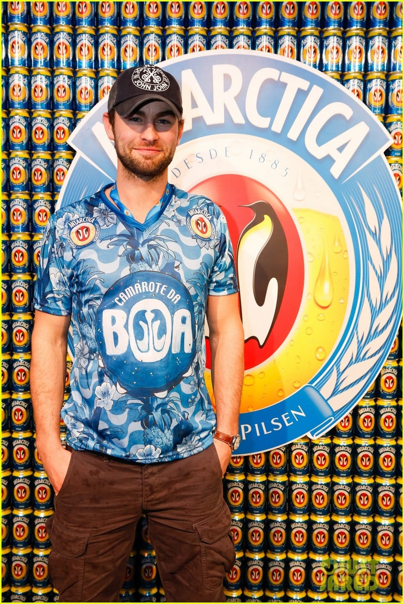 Chace Crawford Makes Out with a Brazilian Singer in Rio: Photo 3305701 ...