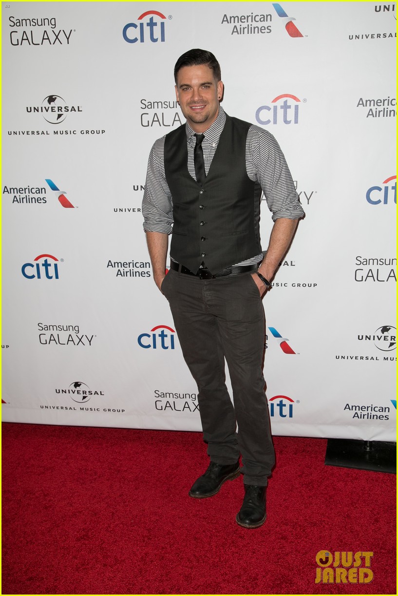 Darren Criss & Chadwick Boseman Are Looking Sharp at Grammys After ...