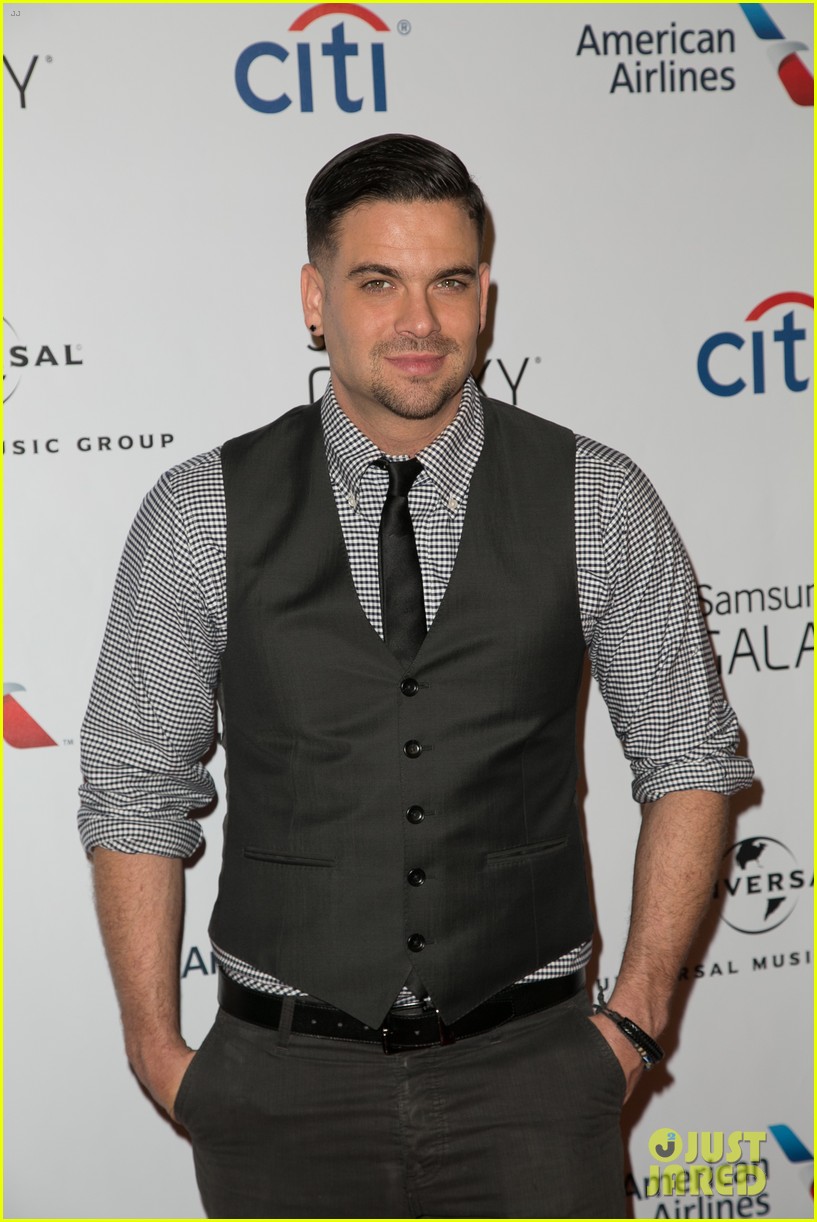 Darren Criss & Chadwick Boseman Are Looking Sharp at Grammys After ...